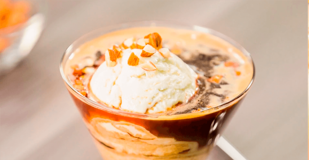 Aprende a preparar un latte frío - Apasionados por el Café